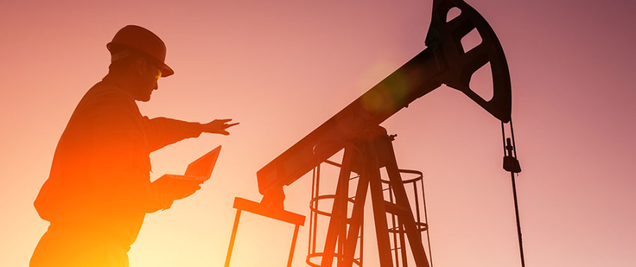 How Does an MBA in Oil and Gas Management Differ from a Traditional MBA?